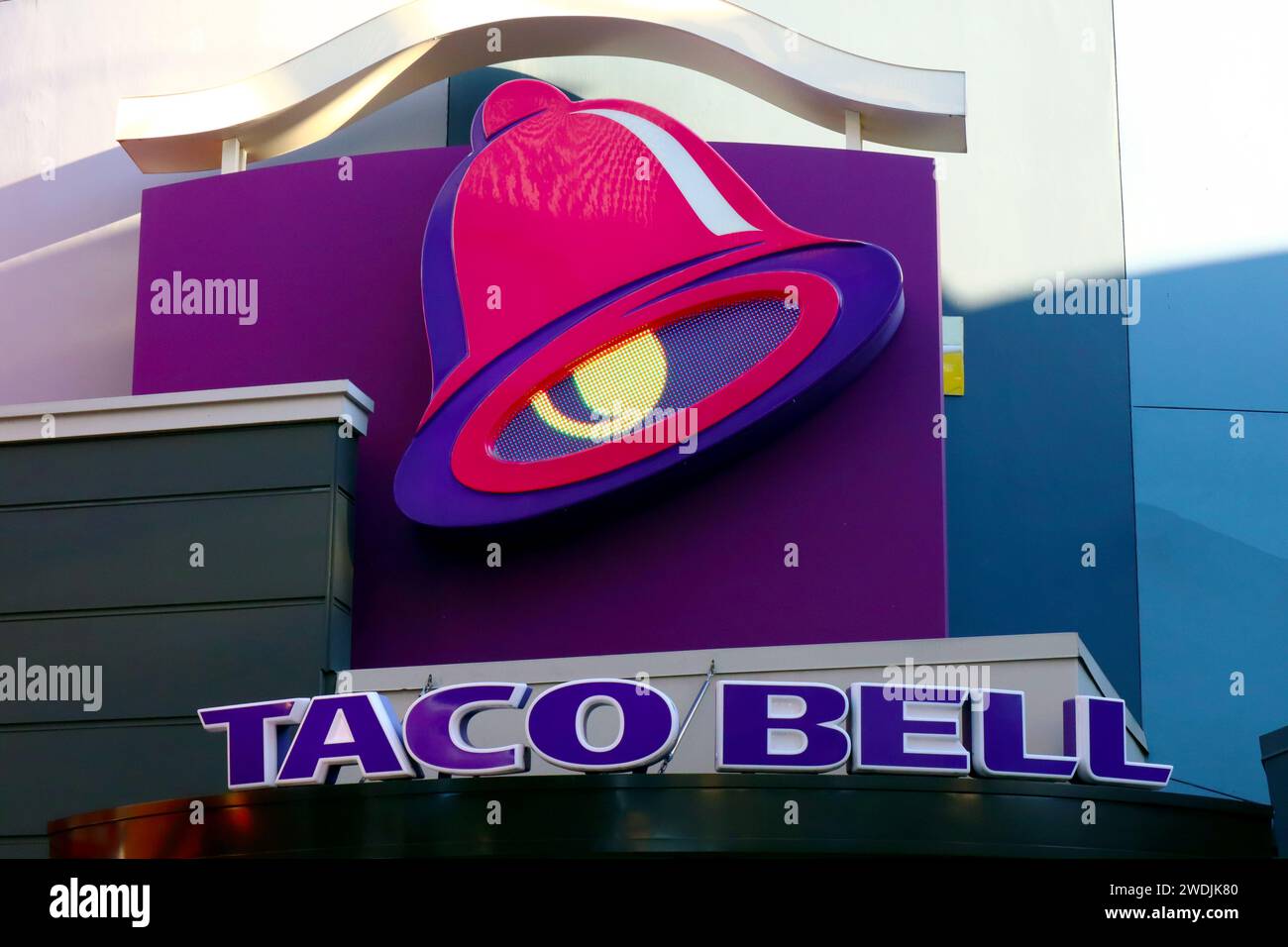 Universal City, Hollywood, California: TACO BELL fast food restaurant ...