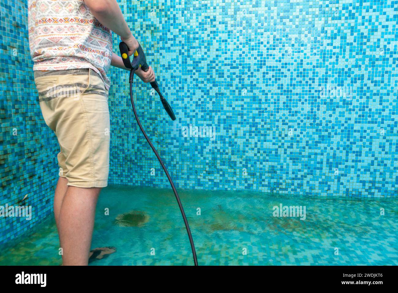 Pressure washing pool hi-res stock photography and images - Alamy