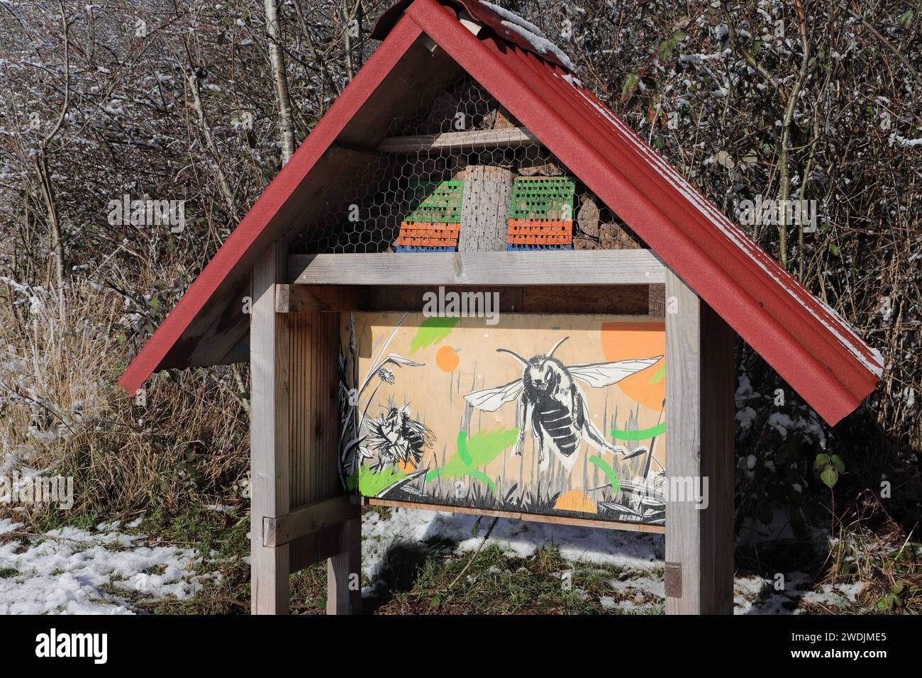 Large bug hotel hi-res stock photography and images - Alamy