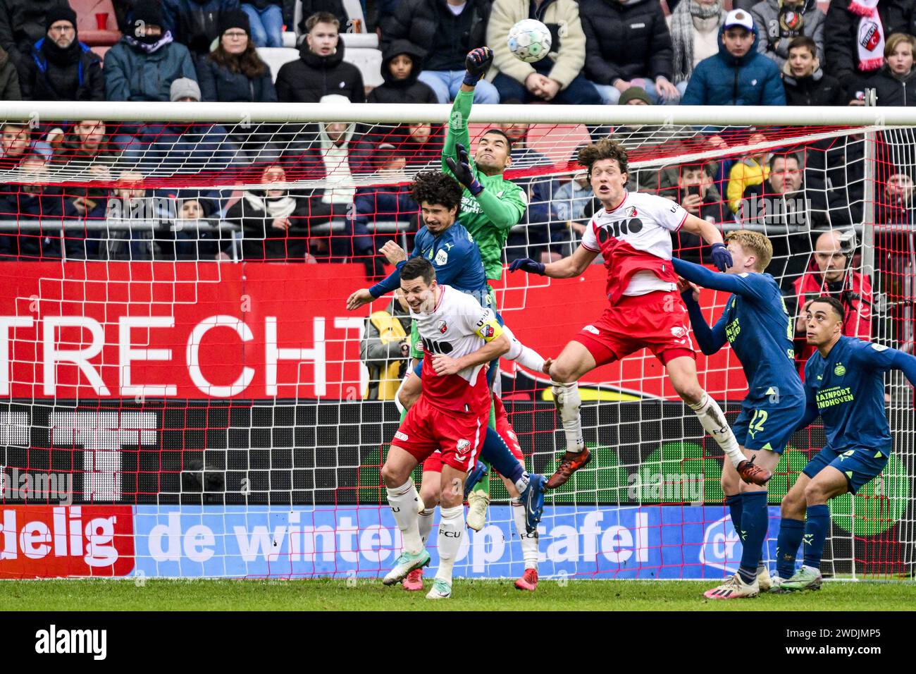 UTRECHT - Save of PSV Eindhoven goalkeeper Walter Benitez during the ...