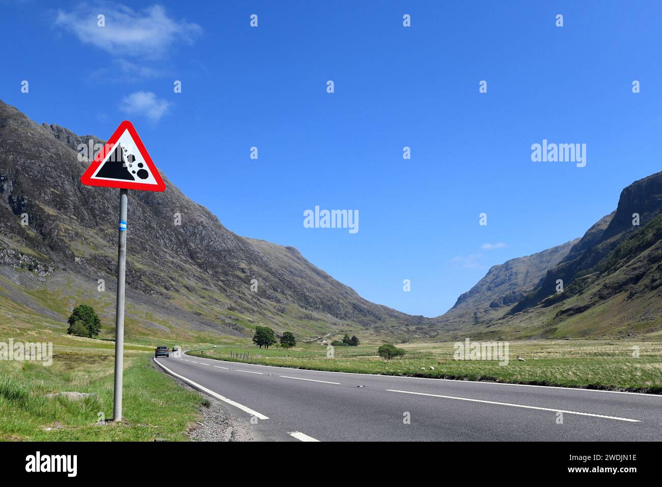 Highlands scotland road sign hi-res stock photography and images - Alamy