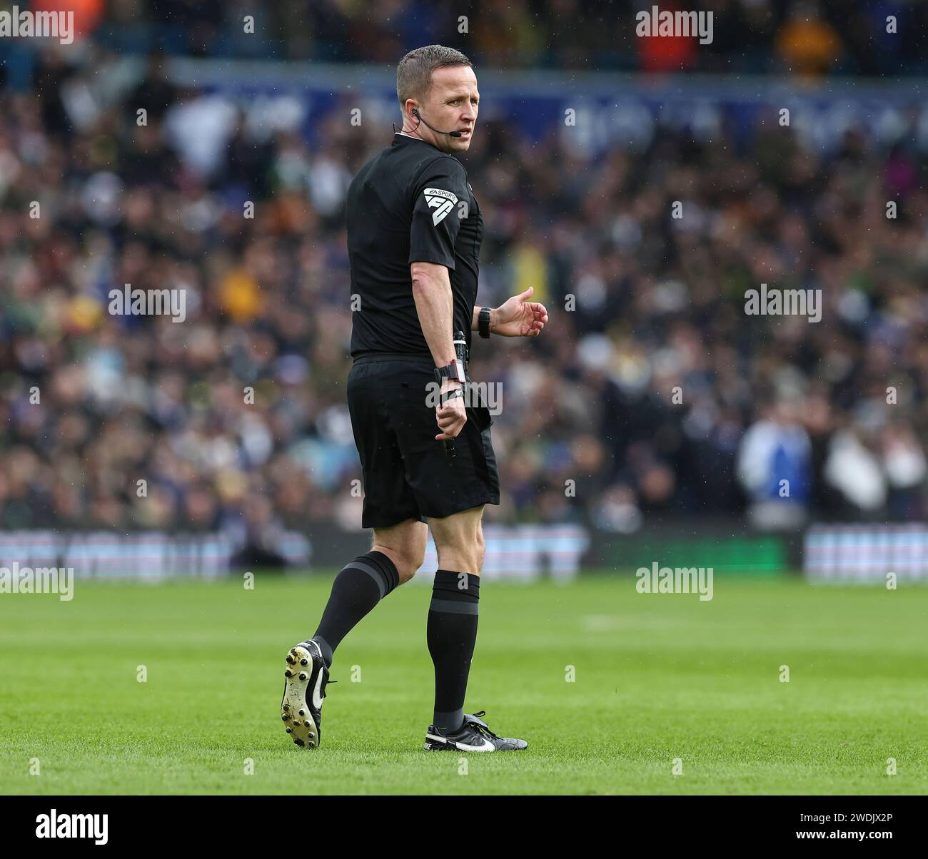 David webb referee hi-res stock photography and images - Alamy