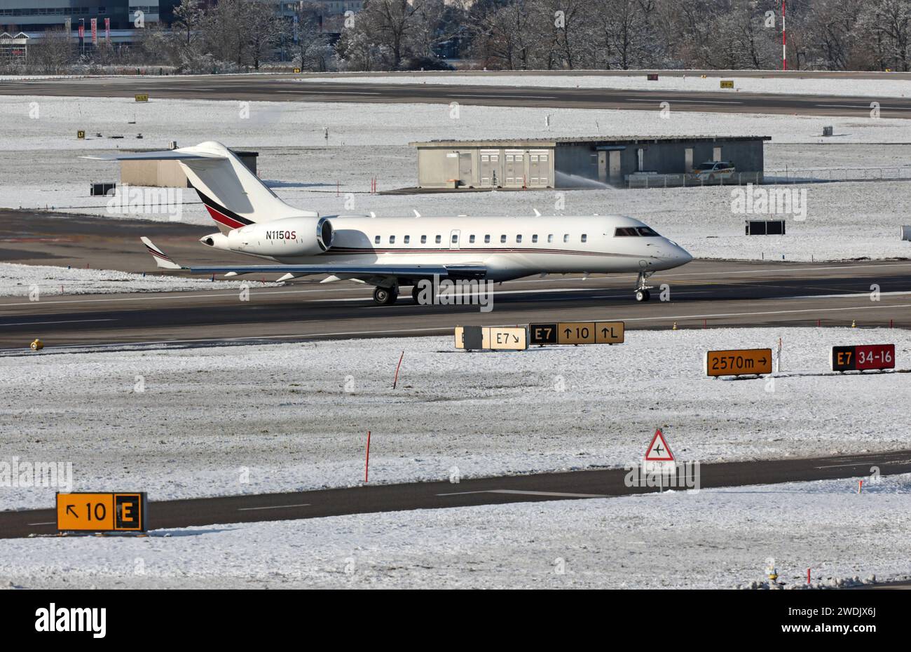 Global 5000 jet hi-res stock photography and images - Alamy