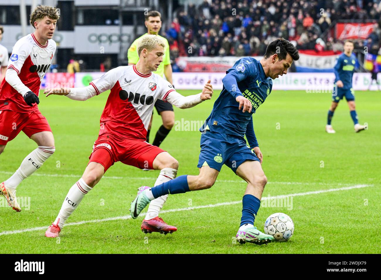 UTRECHT - (l-r) Oscar Fraulo of FC Utrecht, Hirving Lozano of PSV ...