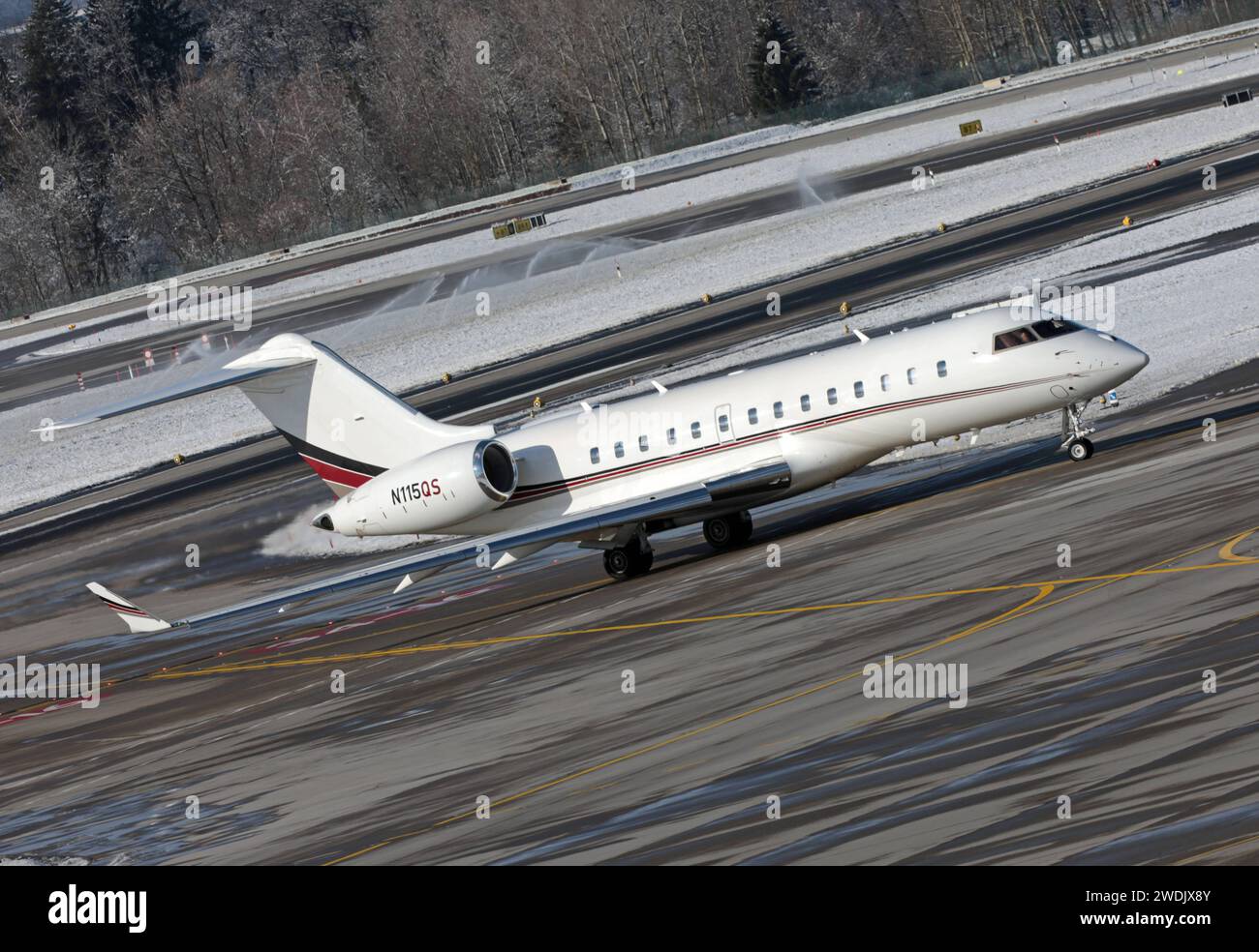 Global 5000 jet hi-res stock photography and images - Alamy