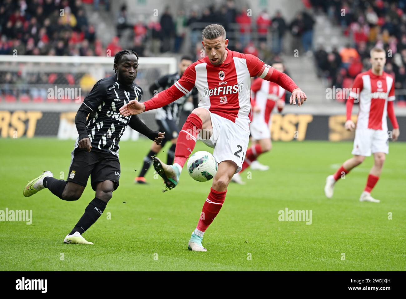Antwerp, Belgium . 21st Jan, 2024. Toby Alderweireld of Antwerp battles ...