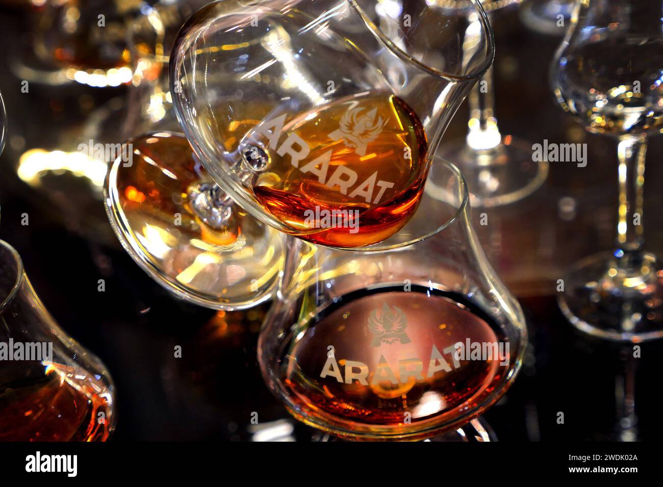 20.01.2024, Berlin - Deutschland. Armenischer Brandy in Gläsern. *** 20 01 2024, Berlin Germany ...