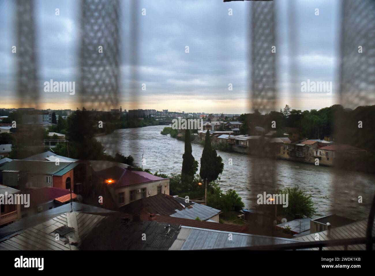 RECORD DATE NOT STATED Fluß Rioni Kutaissi/ Georgien Blick durch einen ...