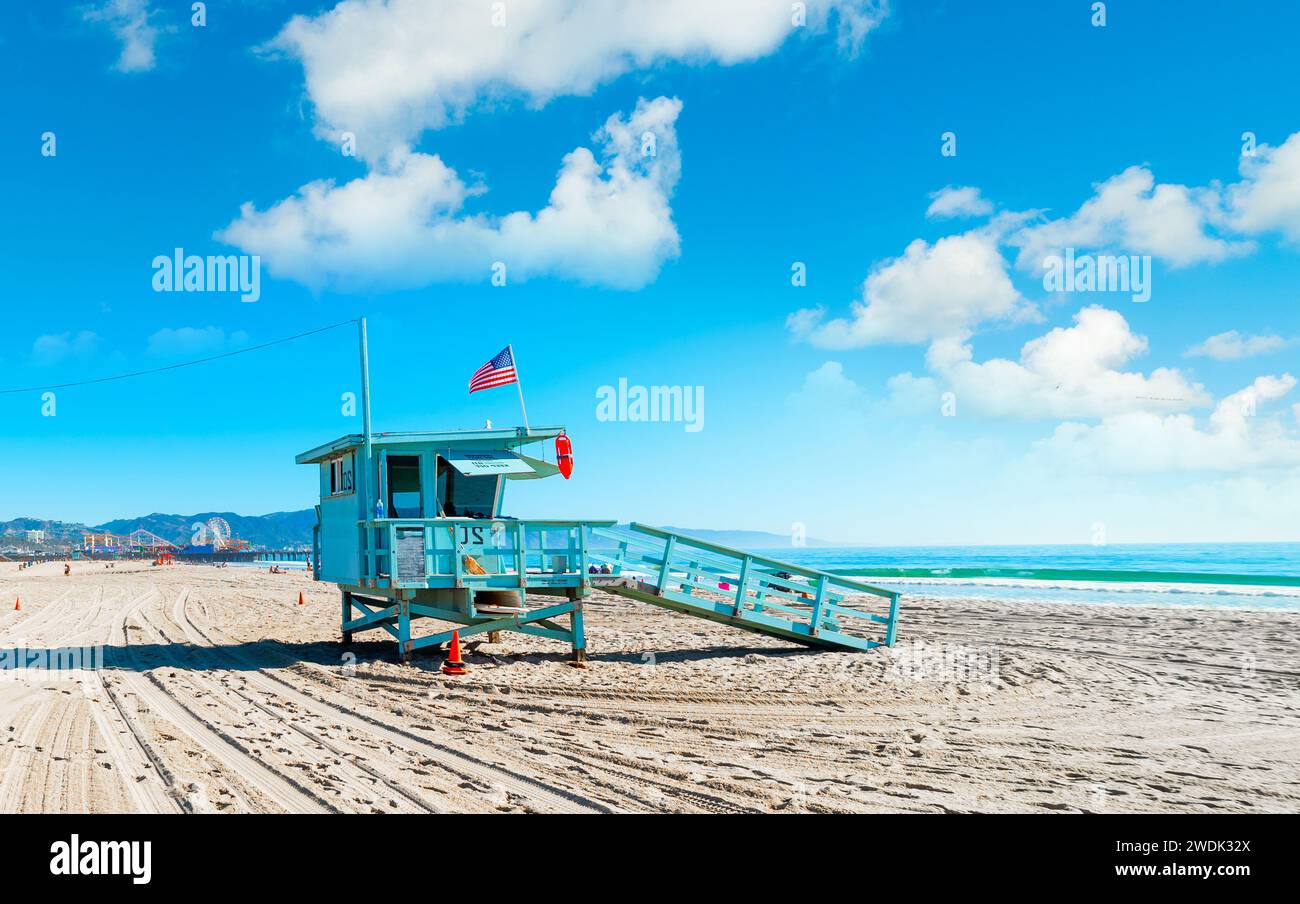 Lifeguard tower in world famous Santa Monica beach in Los Angeles ...