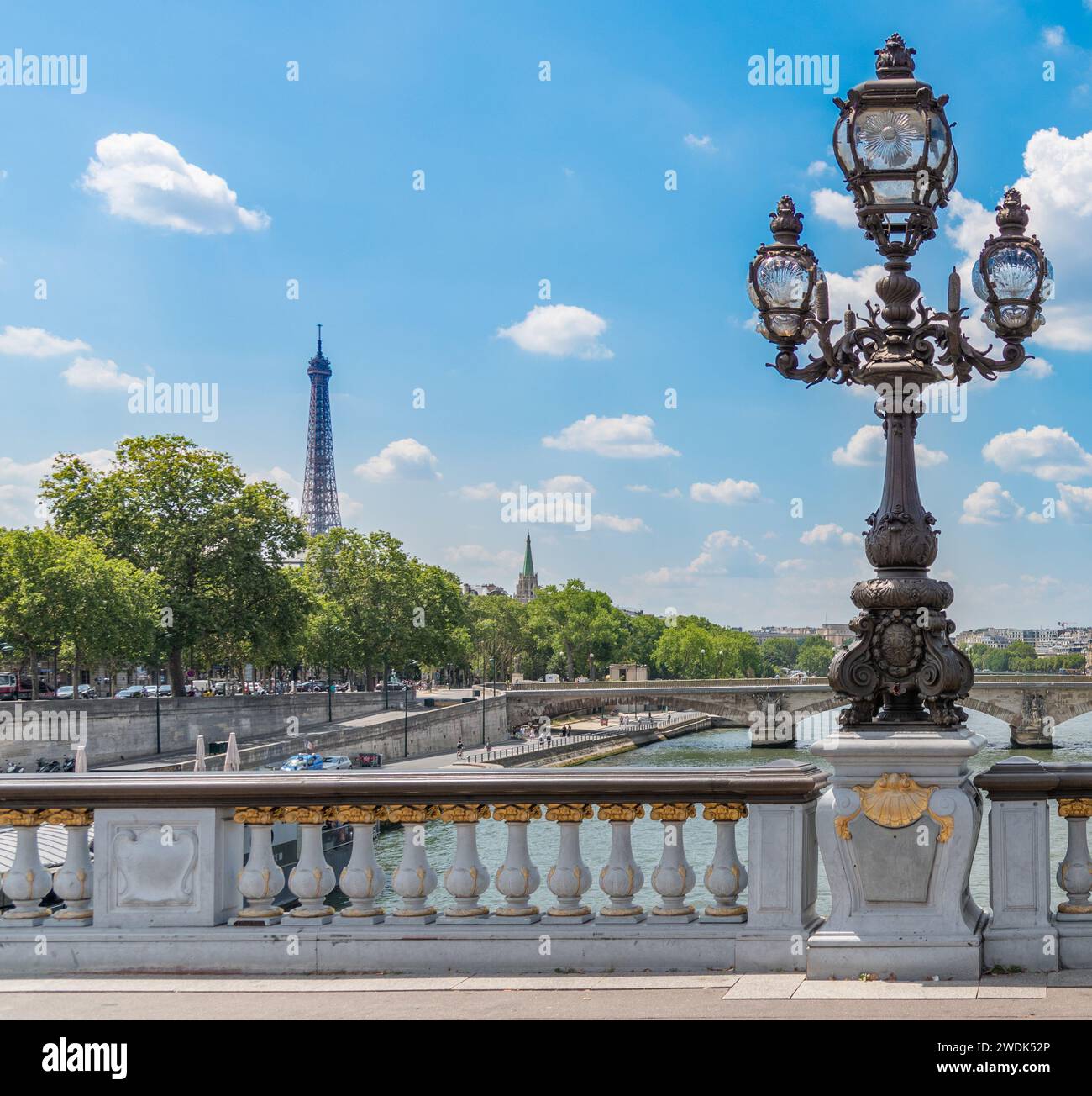 Lamp post in Alexander III bridge with Eiffel tower on the background ...