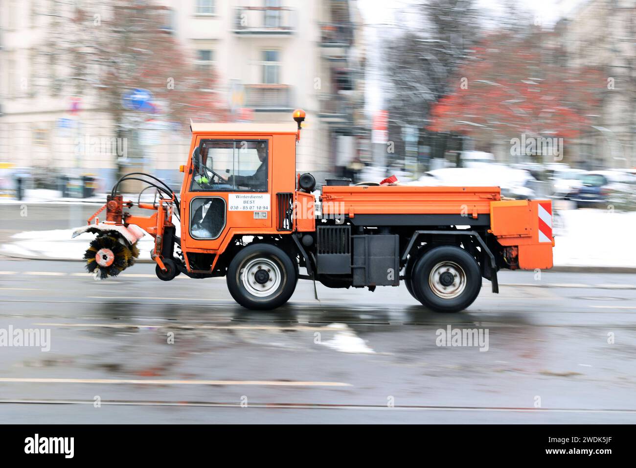 16.01.2024, Berlin - Deutschland. Der Winter hat die Stadt im Griff ...