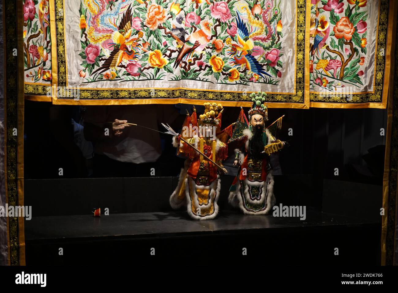 Chinese traditional puppet show Stock Photo - Alamy