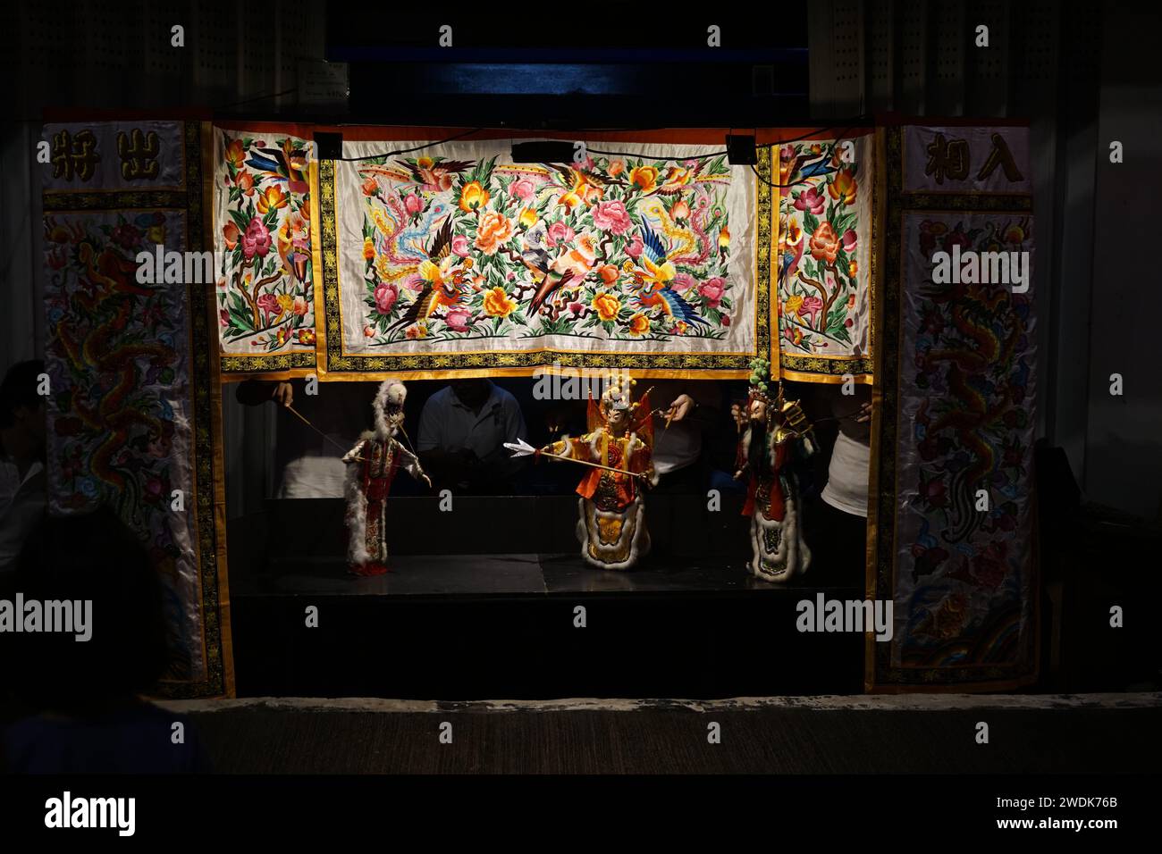 Chinese traditional puppet show Stock Photo - Alamy