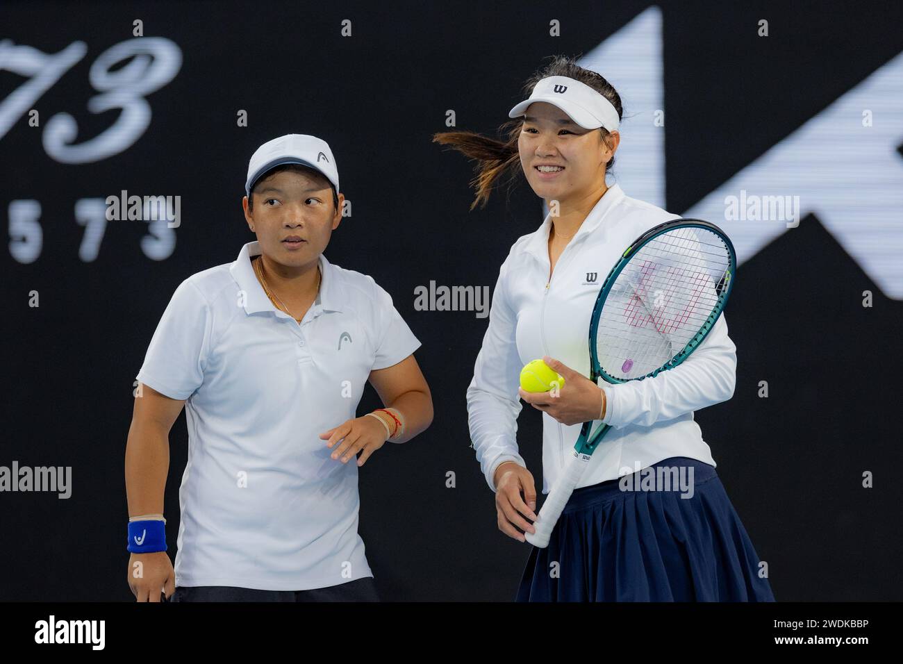 Melbourne, Australia. 21st Jan, 2024. Guo Hanyu (R)/Jiang Xinyu talk ...