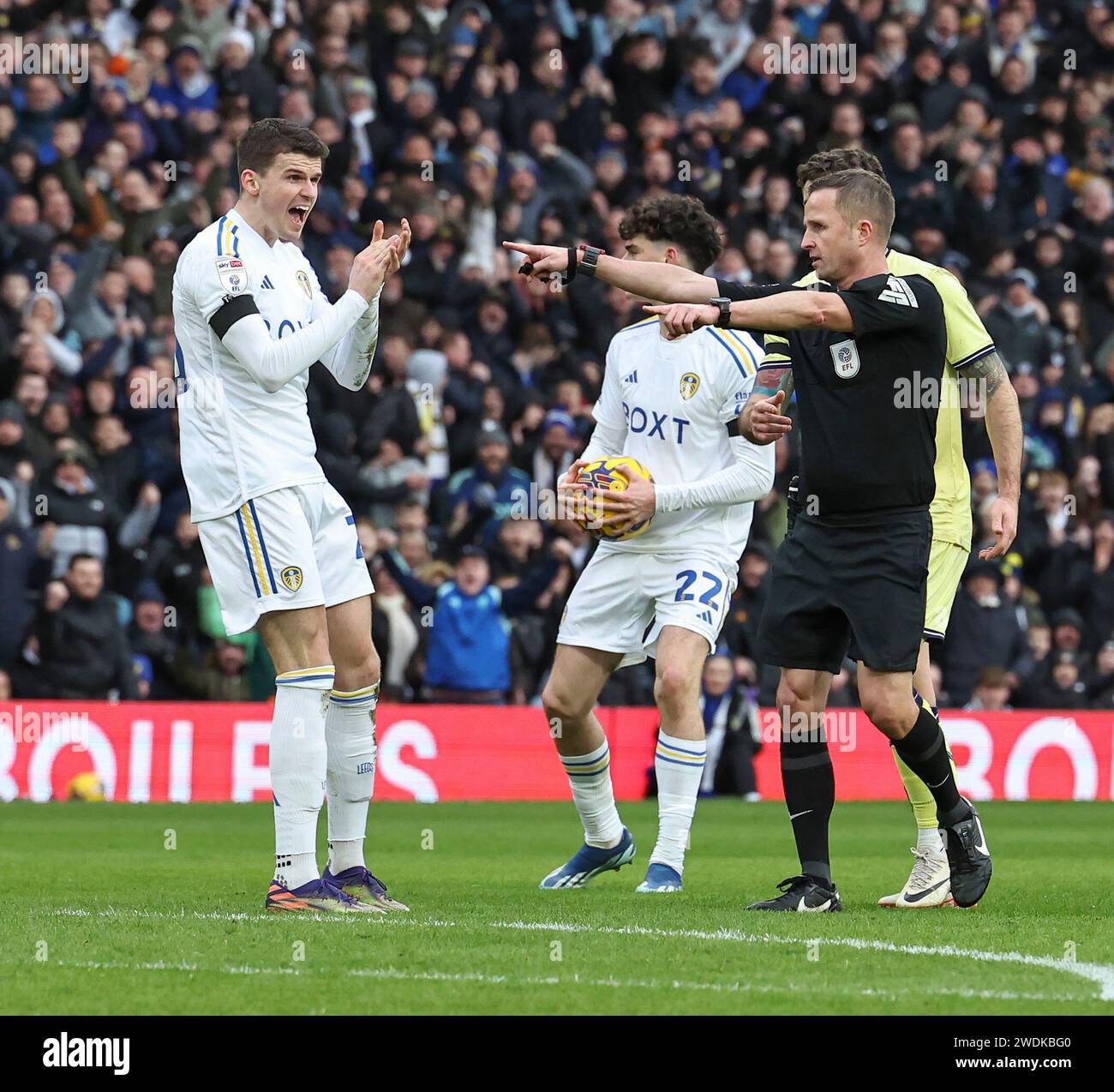 David webb referee hi-res stock photography and images - Alamy