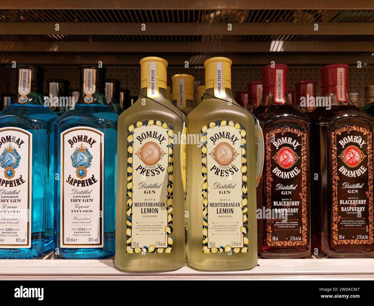 Bottles of bombay sapphire gin hi-res stock photography and images - Alamy