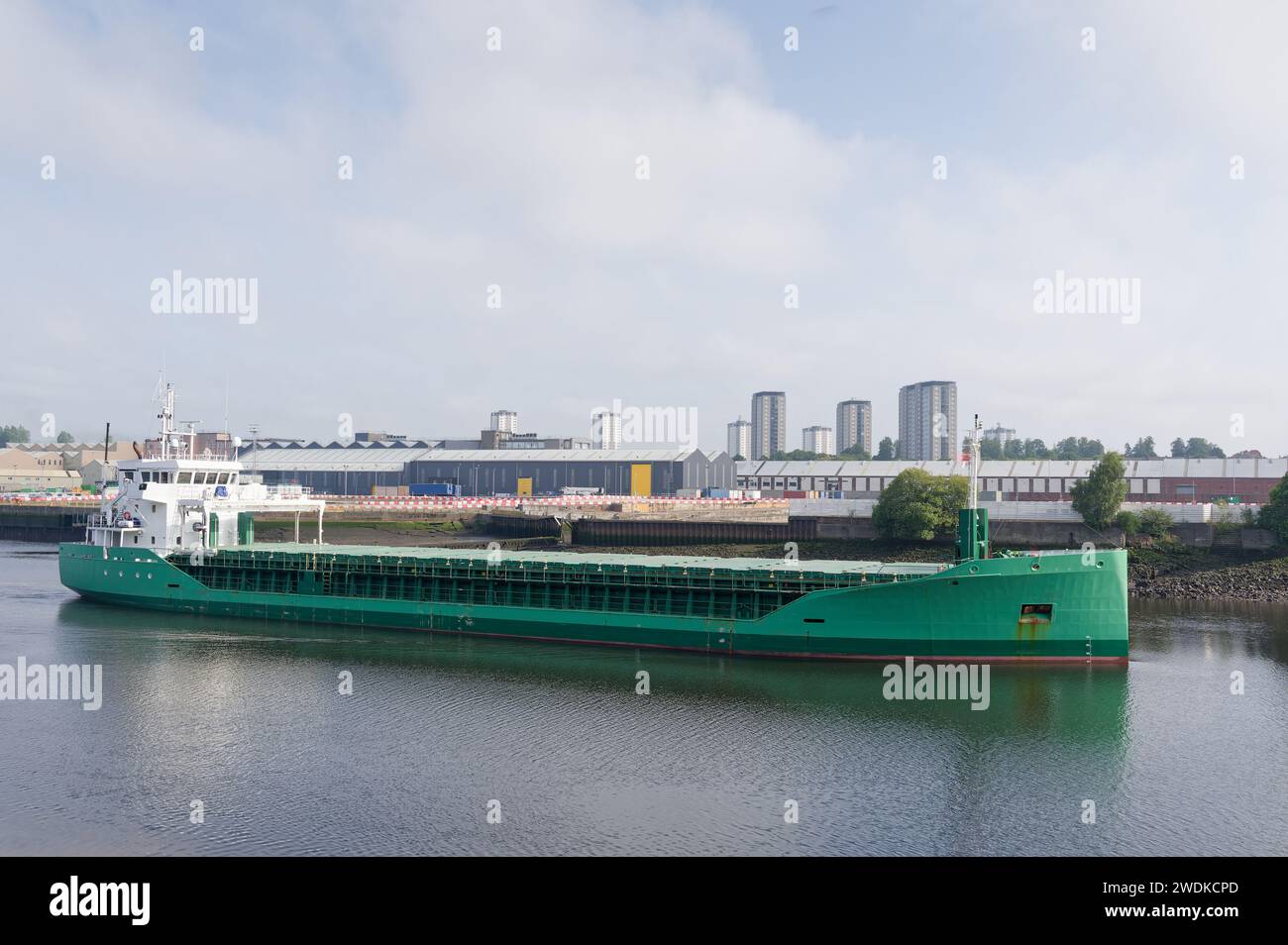 Bulk carrier ship on the River Clyde in Glasgow Stock Photo - Alamy