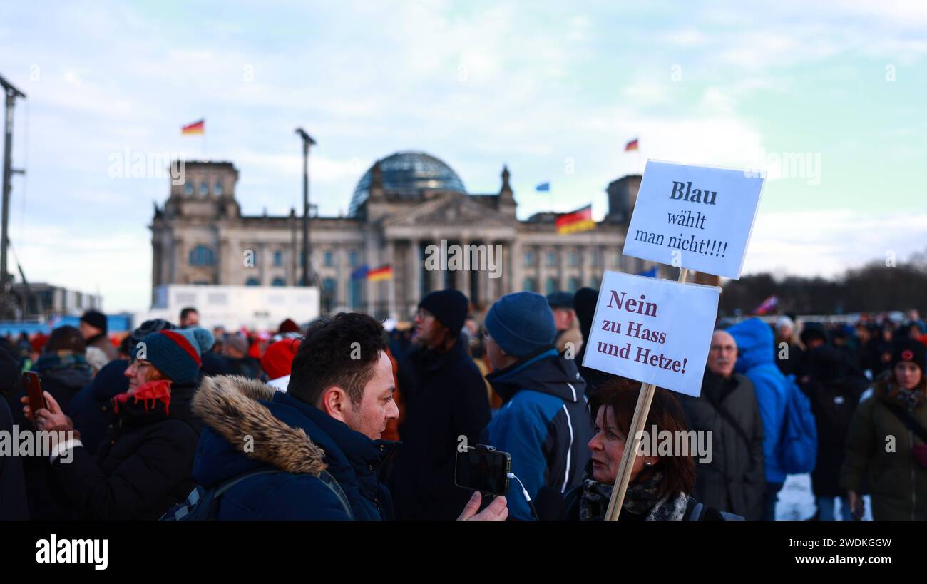 RECORD DATE NOT STATED Eine Demonstration unter dem Motto Demokratie ...