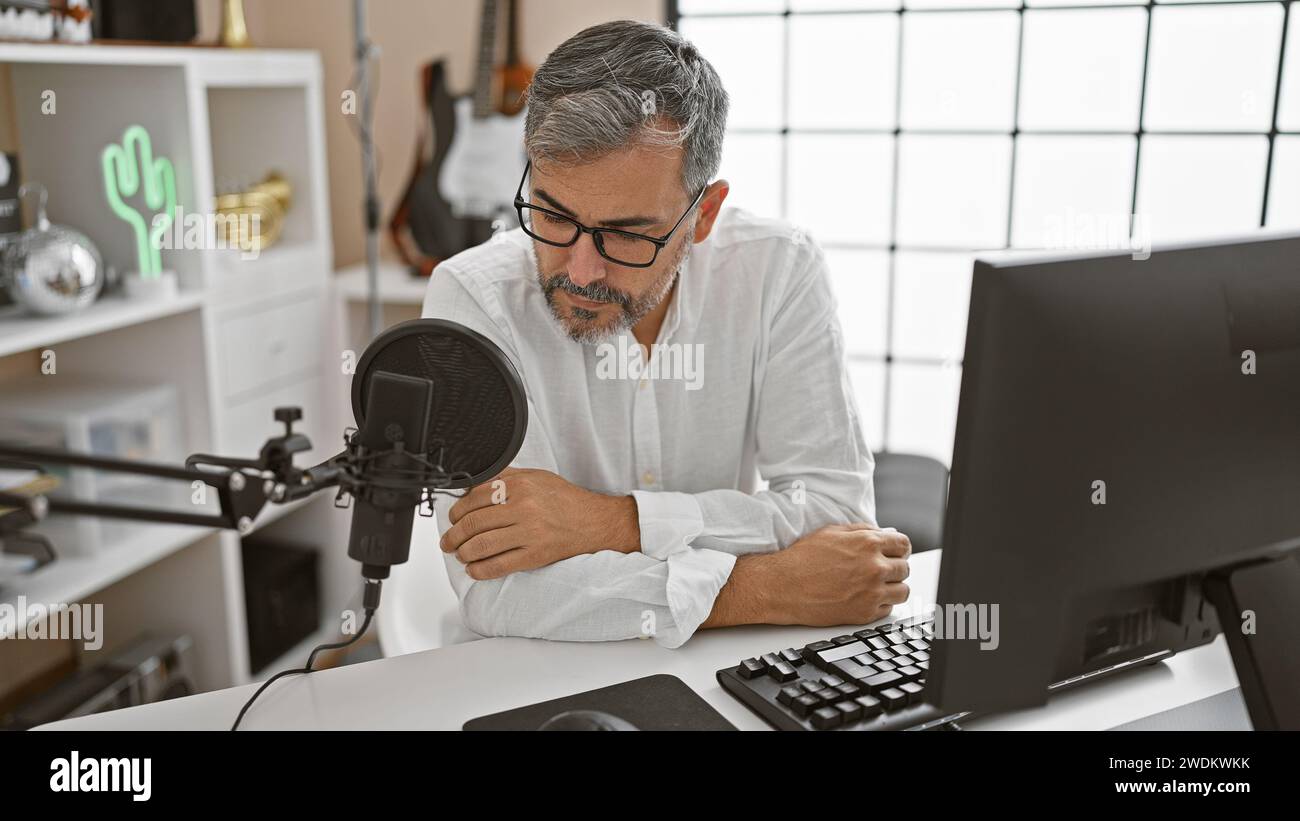 Broadcastology hi-res stock photography and images - Alamy