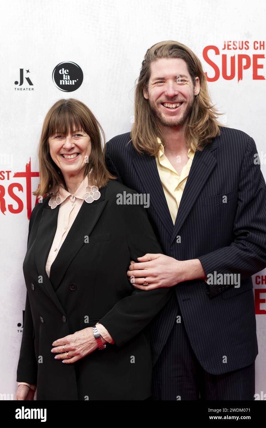 AMSTERDAM - Frank van der Lende on the red carpet for the premiere of ...