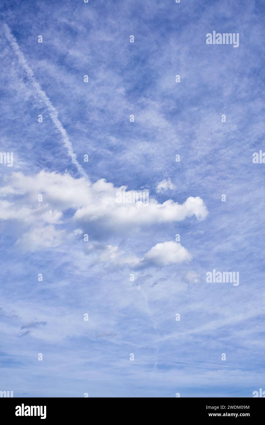 Daytime contrails hi-res stock photography and images - Alamy