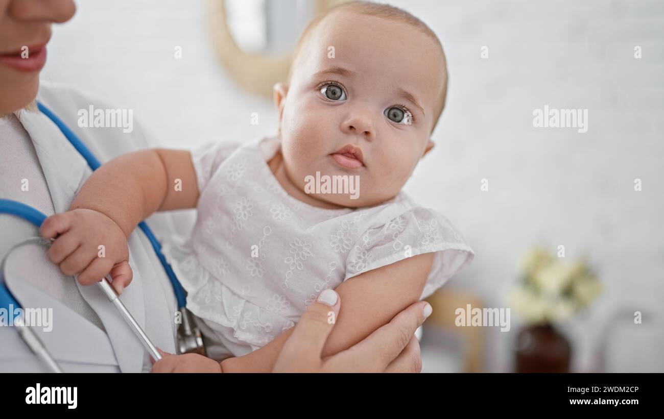 Doctor comforting baby hi-res stock photography and images - Alamy
