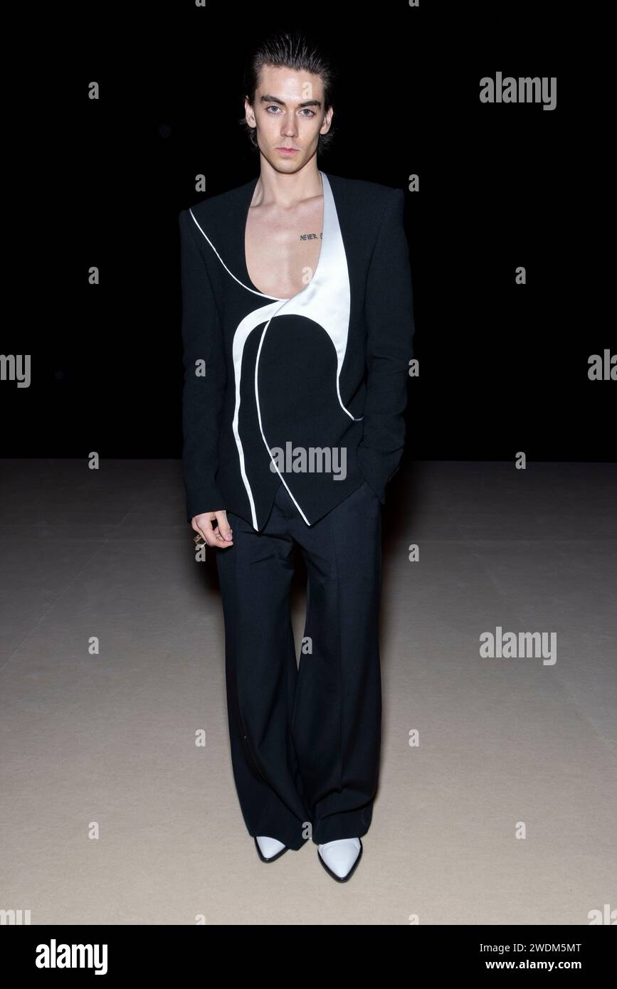 Paris, Frankreich. 20th Jan, 2024. Zack Lugo attends BALMAIN Homme Fall ...