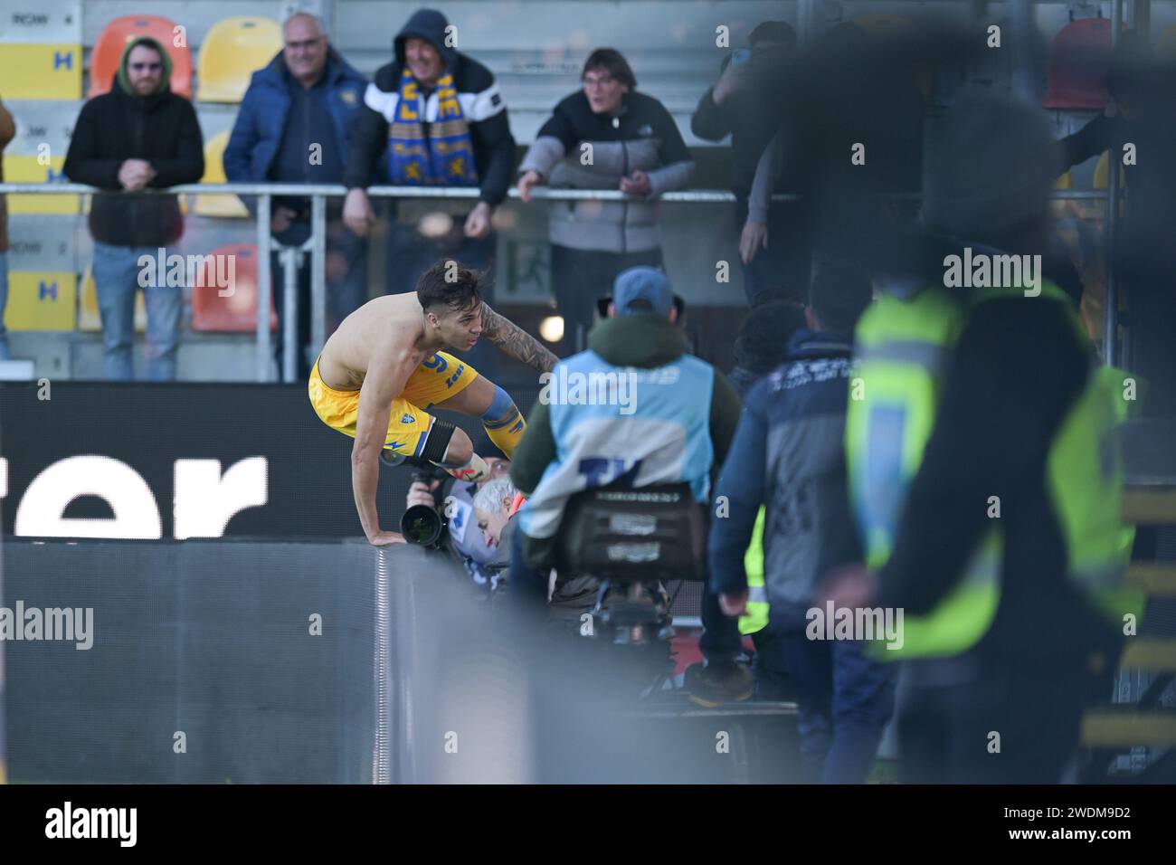 Hoardings football hi-res stock photography and images - Alamy