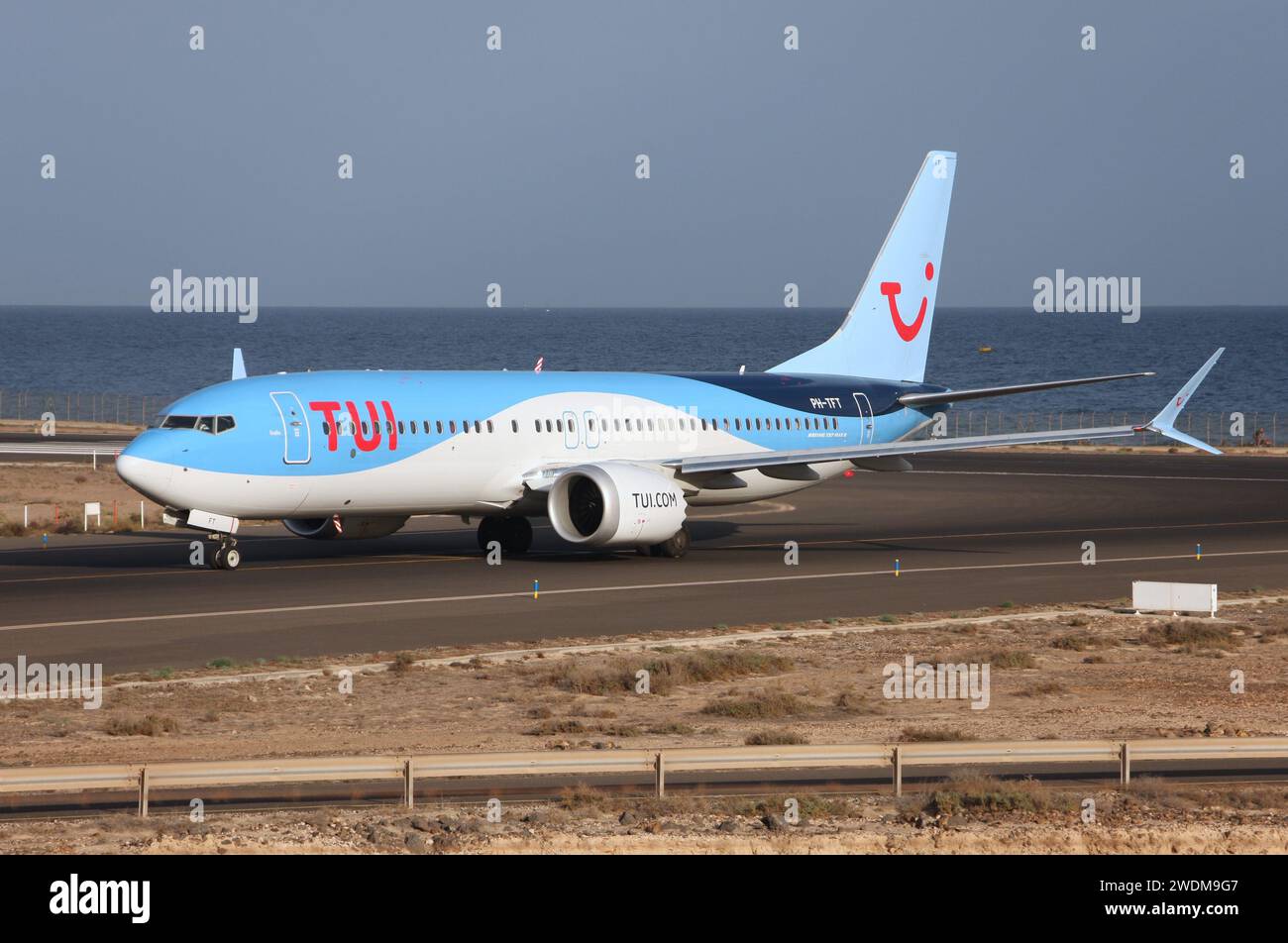 A Boeing 737-8 MAX of TUI at Lanzarote Arrecife Airport Stock Photo - Alamy