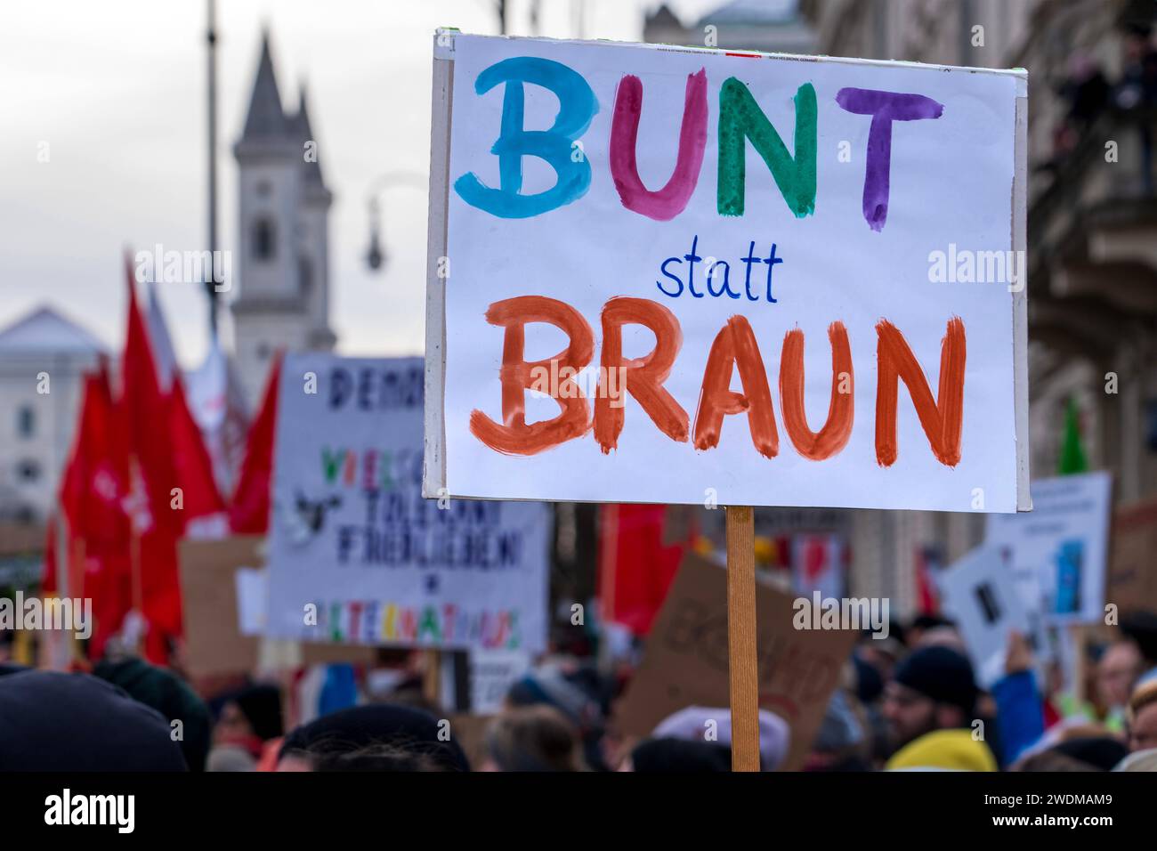 Bunt statt Braun, Schild bei Gemeinsam gegen Rechts, Großdemonstration ...
