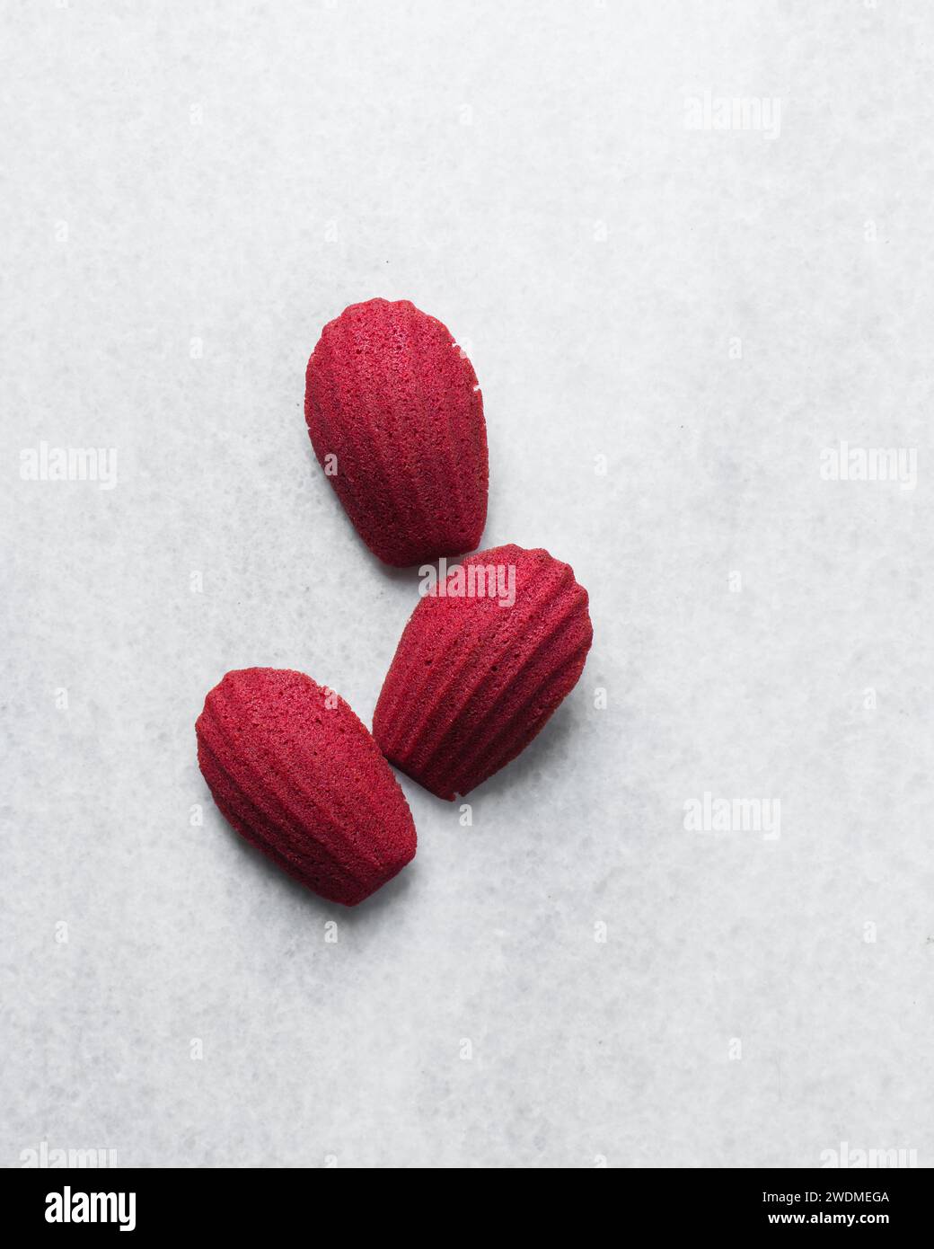 Red velvet madeleines hi-res stock photography and images - Alamy