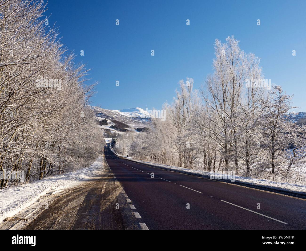 Vehicles driving on the A9 near Blair Atholl, Scotland, UK in winter ...