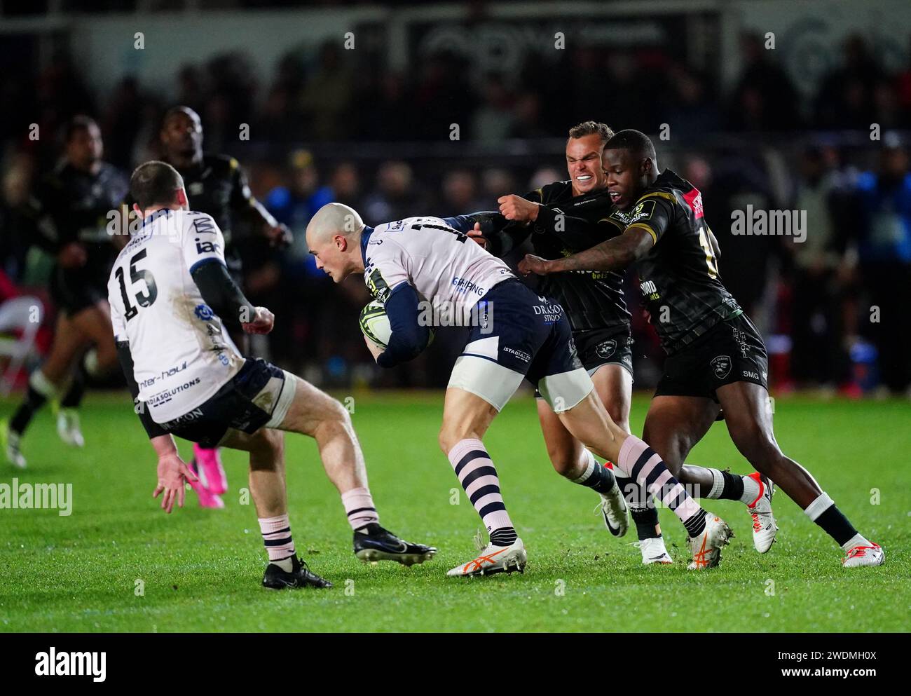 Dragons RFC's Jared Rosser breaks away from Hollywoodbets Sharks ...