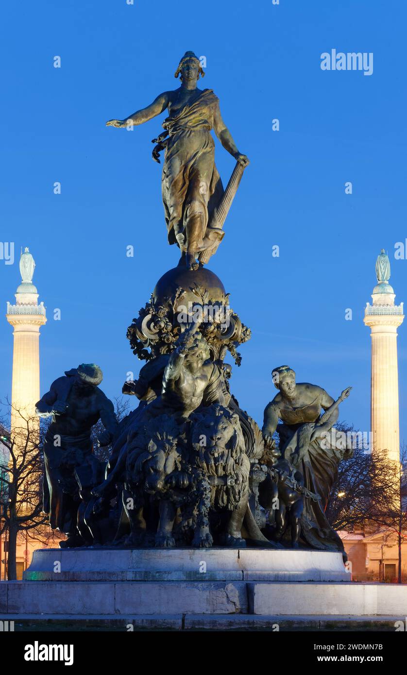 Columns of trône hi-res stock photography and images - Alamy