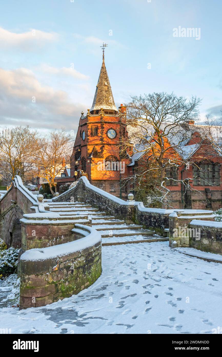 The Dell bridge, Port Sunlight, in the snow Stock Photo - Alamy