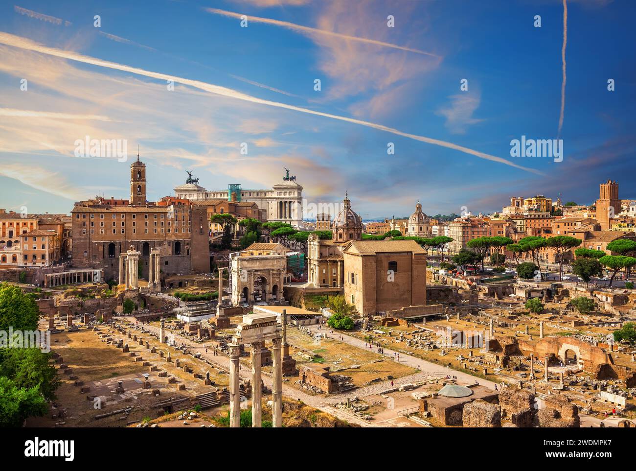 Roman amphitheatre italy on evening hi-res stock photography and images ...