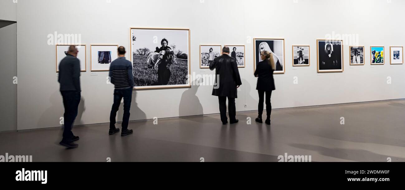 Amstelveen, The Netherlands - Januari 21, 2024: Visitors looking at ...