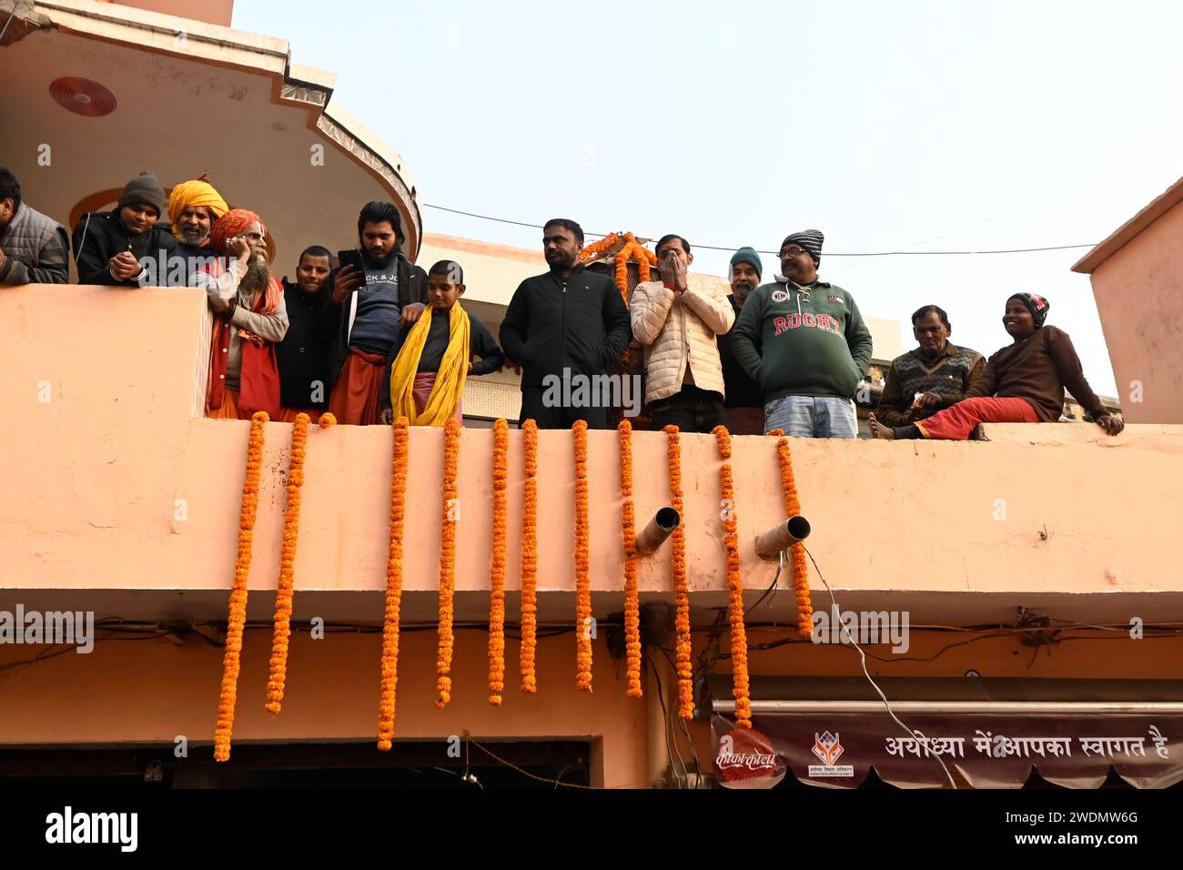 Ayodhya, India. 21st Jan, 2024. AYODHYA, INDIA - JANUARY 21: People of Ayodhya watching the ...