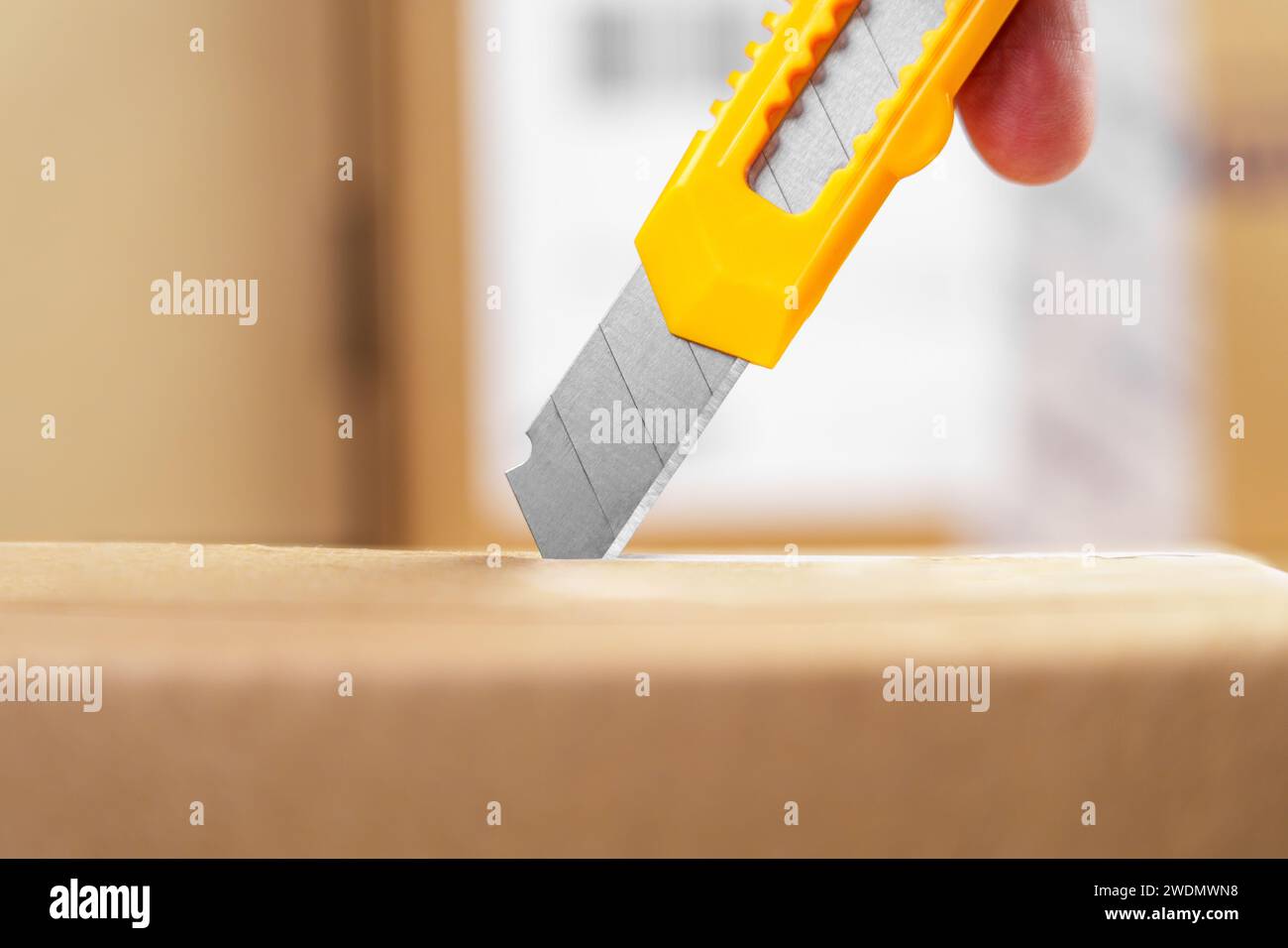 Carton box opening utility knife hi-res stock photography and images ...