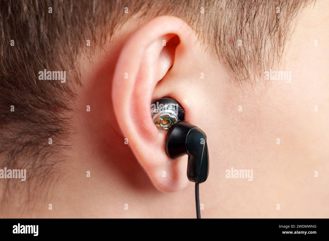 Broken headphone hi-res stock photography and images - Alamy