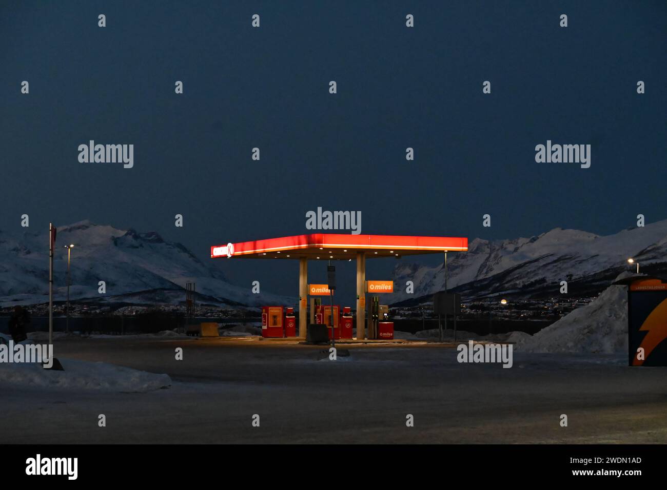 Desolate gas station under dark night sky in remote countryside Stock ...