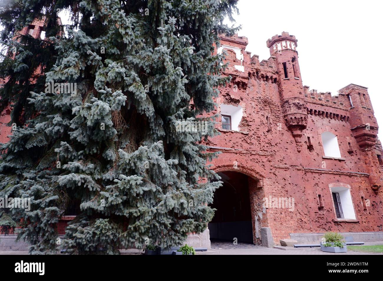 The Kholm Gate of the Brest Fortress is one of the main symbols. Brest ...