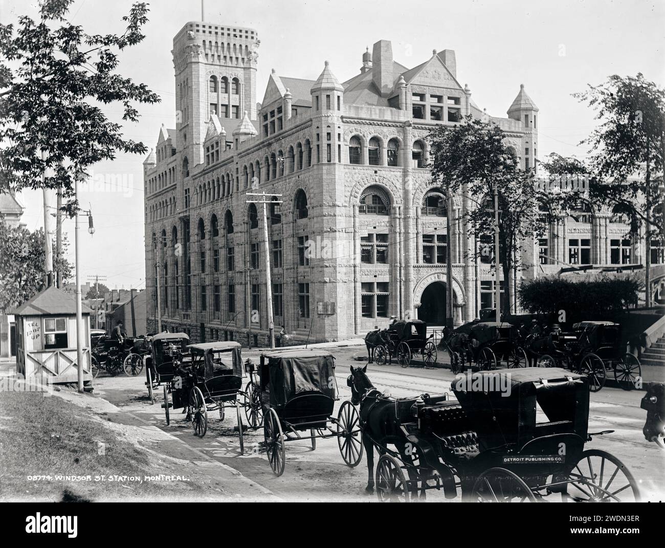 Windsor Street Station, with horse drawn carriages. Canadian Pacific ...
