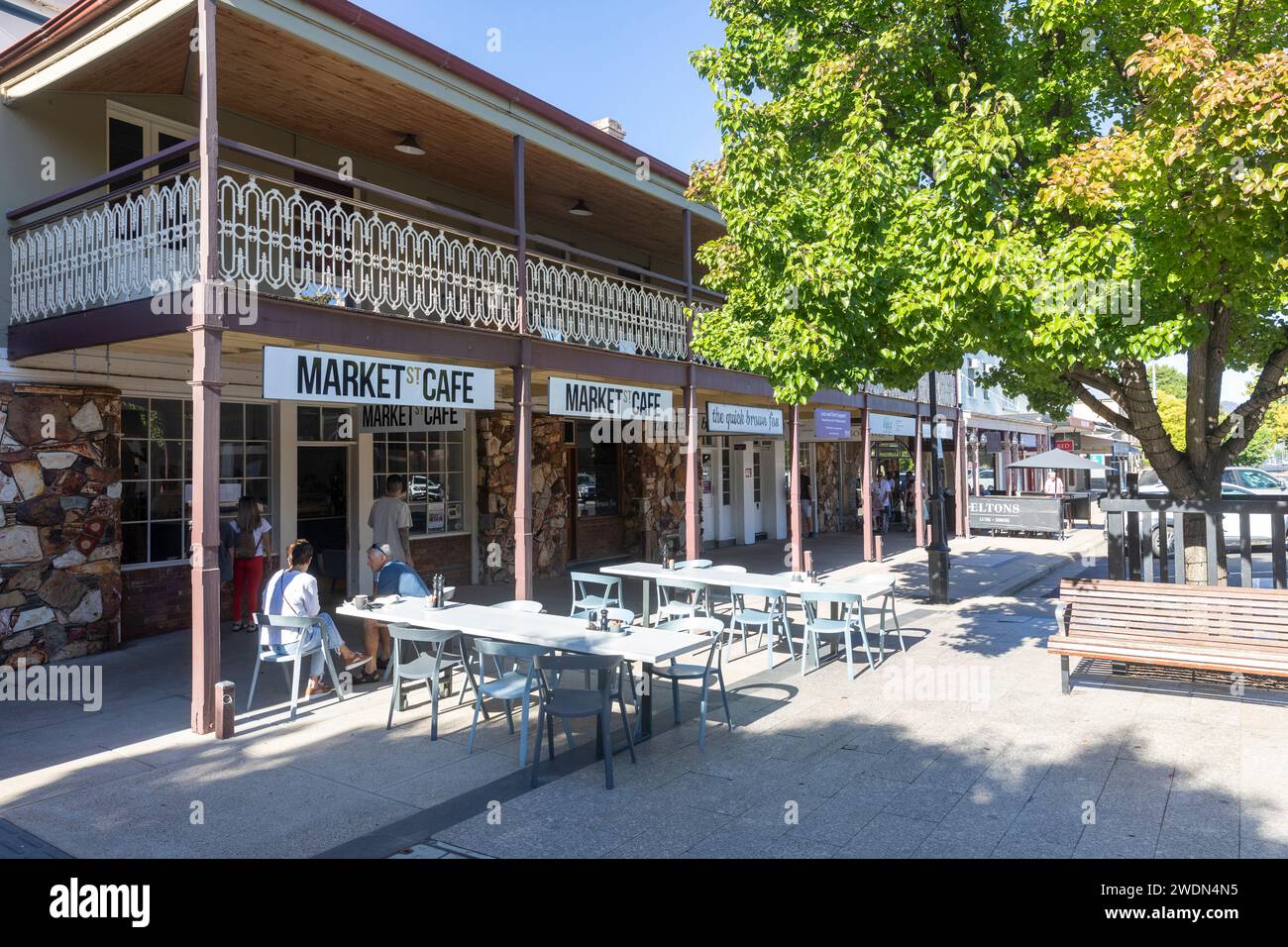 Australian cafe and coffee shop in Market street, Mudgee town centre ...