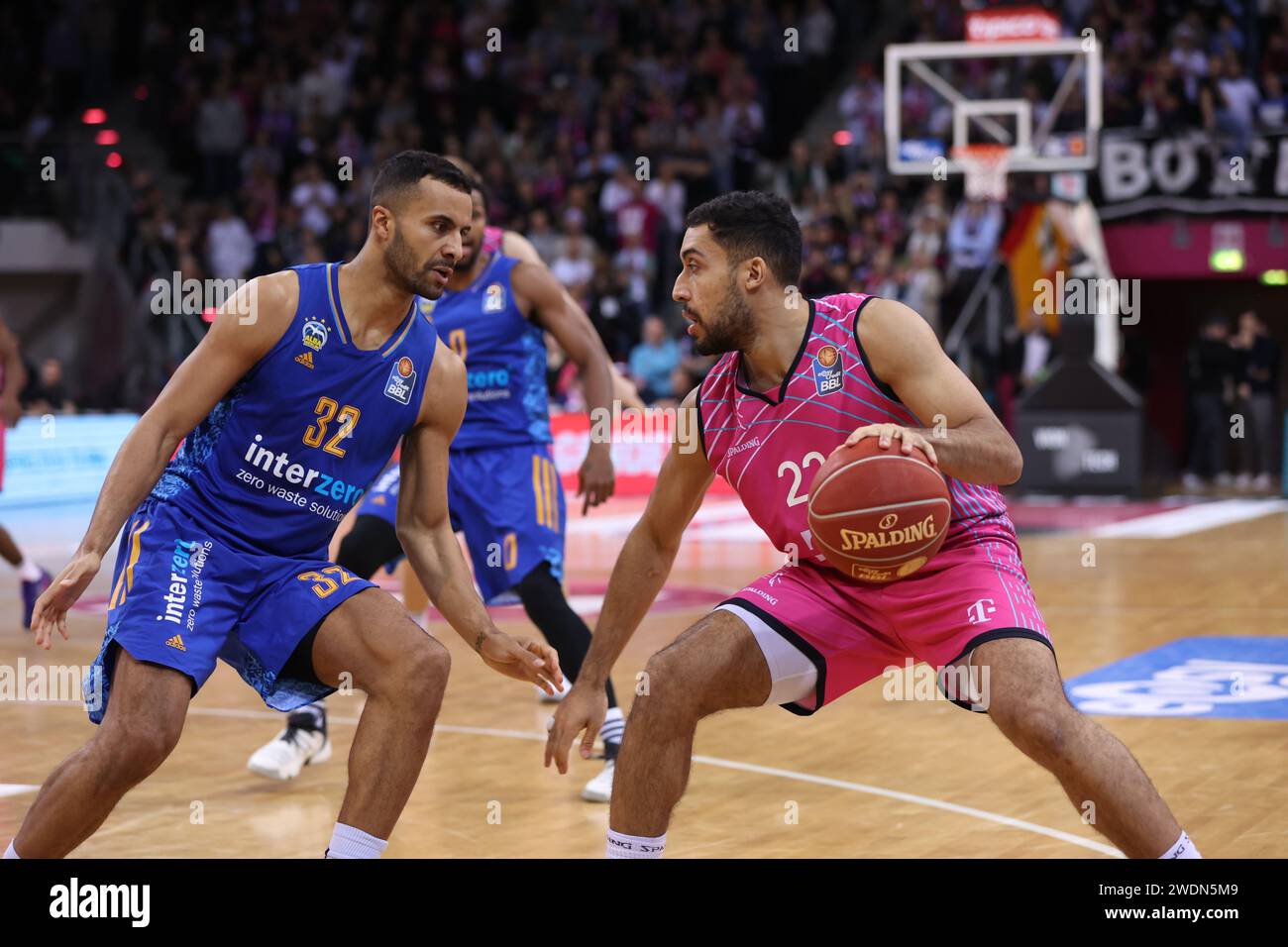 Bonn, Deutschland. 21st Jan, 2024. Johannes Thiemann (Alba), Noah ...