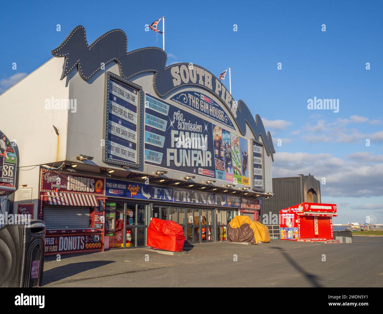 09.01.2024 Blackpool, Lancashire, UK. South Pier is one of three piers ...