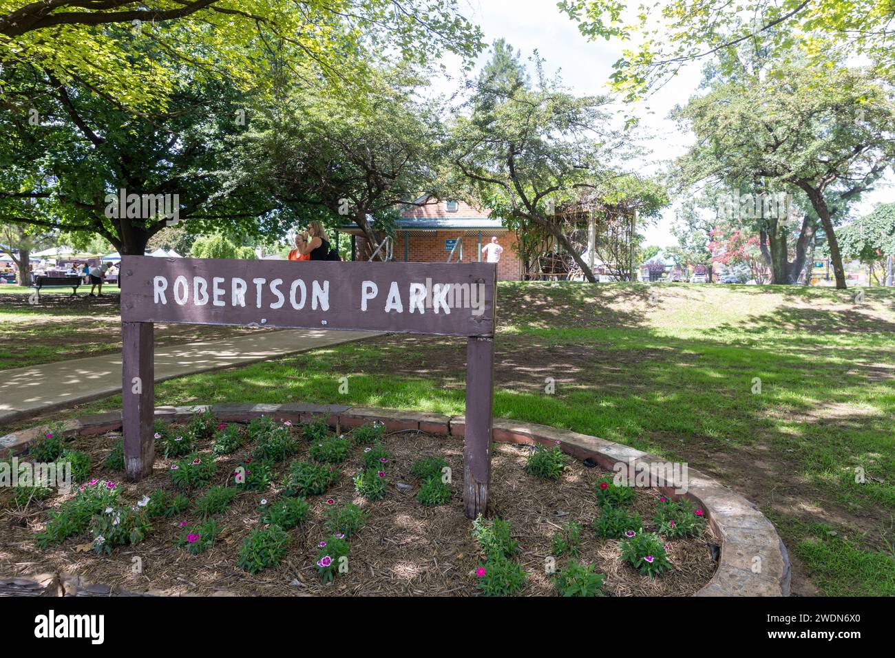 Mudgee town centre in regional New South Wales and Robertson Park sign ...