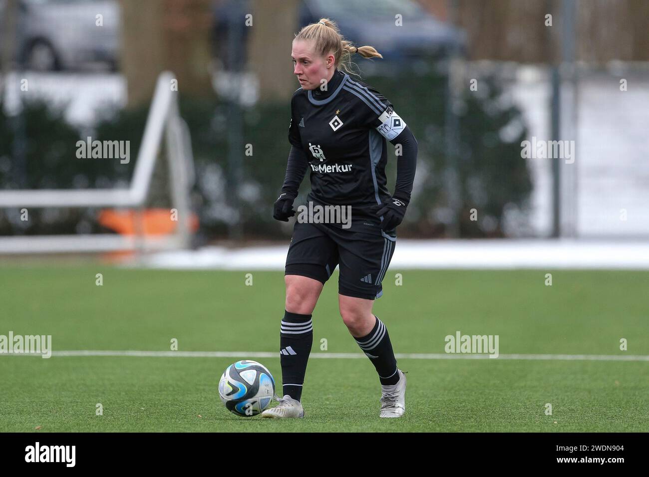 Hamburg, Deutschland. 21st Jan, 2024. v.li.: Sarah Stöckmann (Hamburger ...