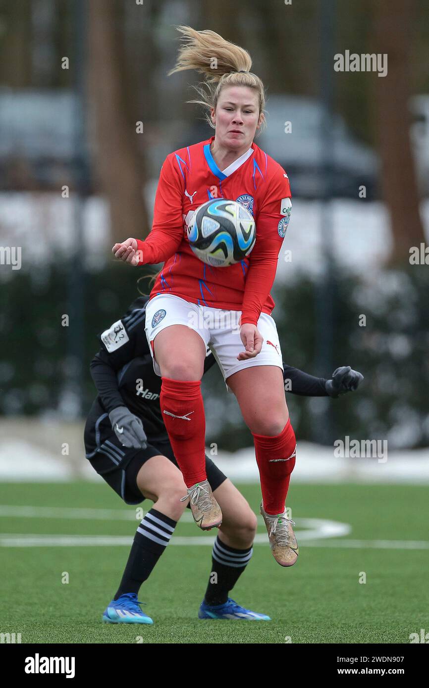 Hamburg, Deutschland. 21st Jan, 2024. v.li.: Sarah Begunk (Holstein ...