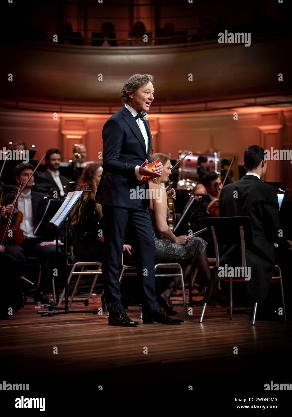 HAARLEM - Presenter Frits Sissing during the final of the Maestro ...